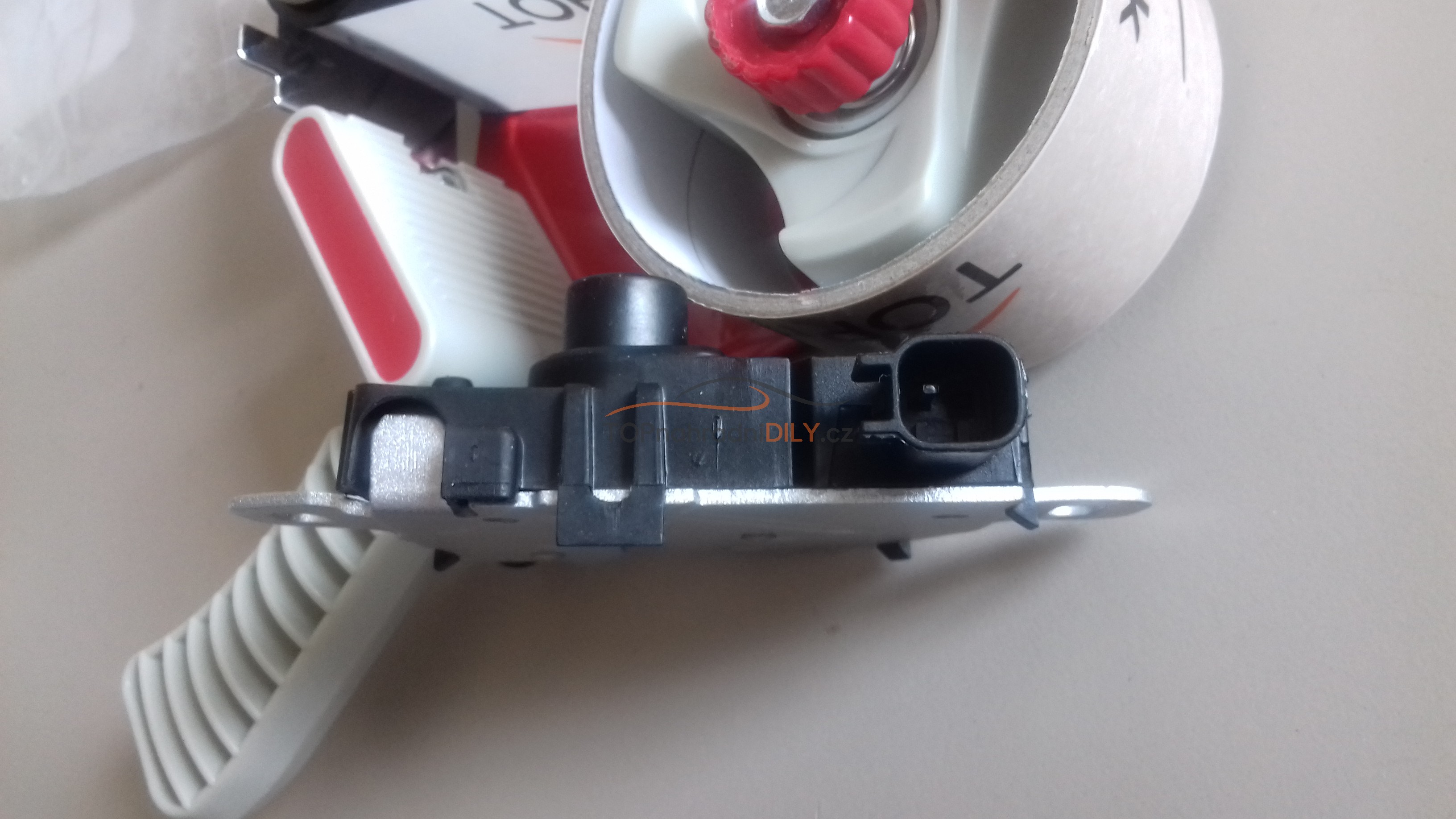 Zámek přední kapoty, masky Ford C-Max, 3M5116700AC